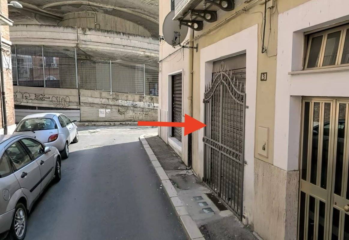 Locale commerciale in Vendita