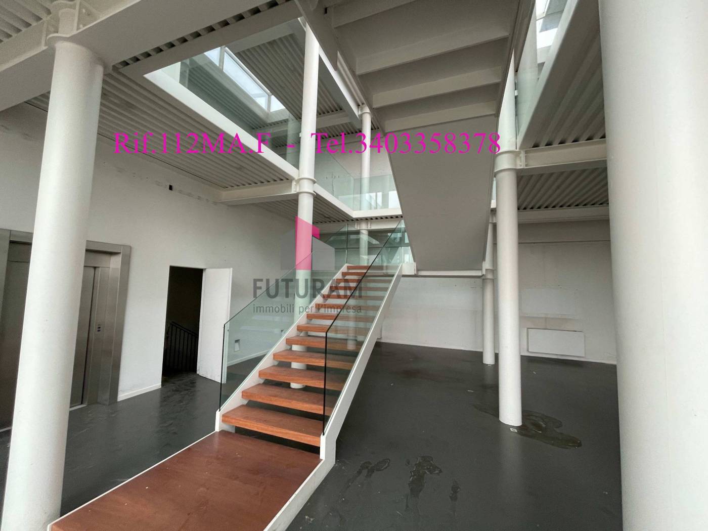 Locale commerciale in Vendita