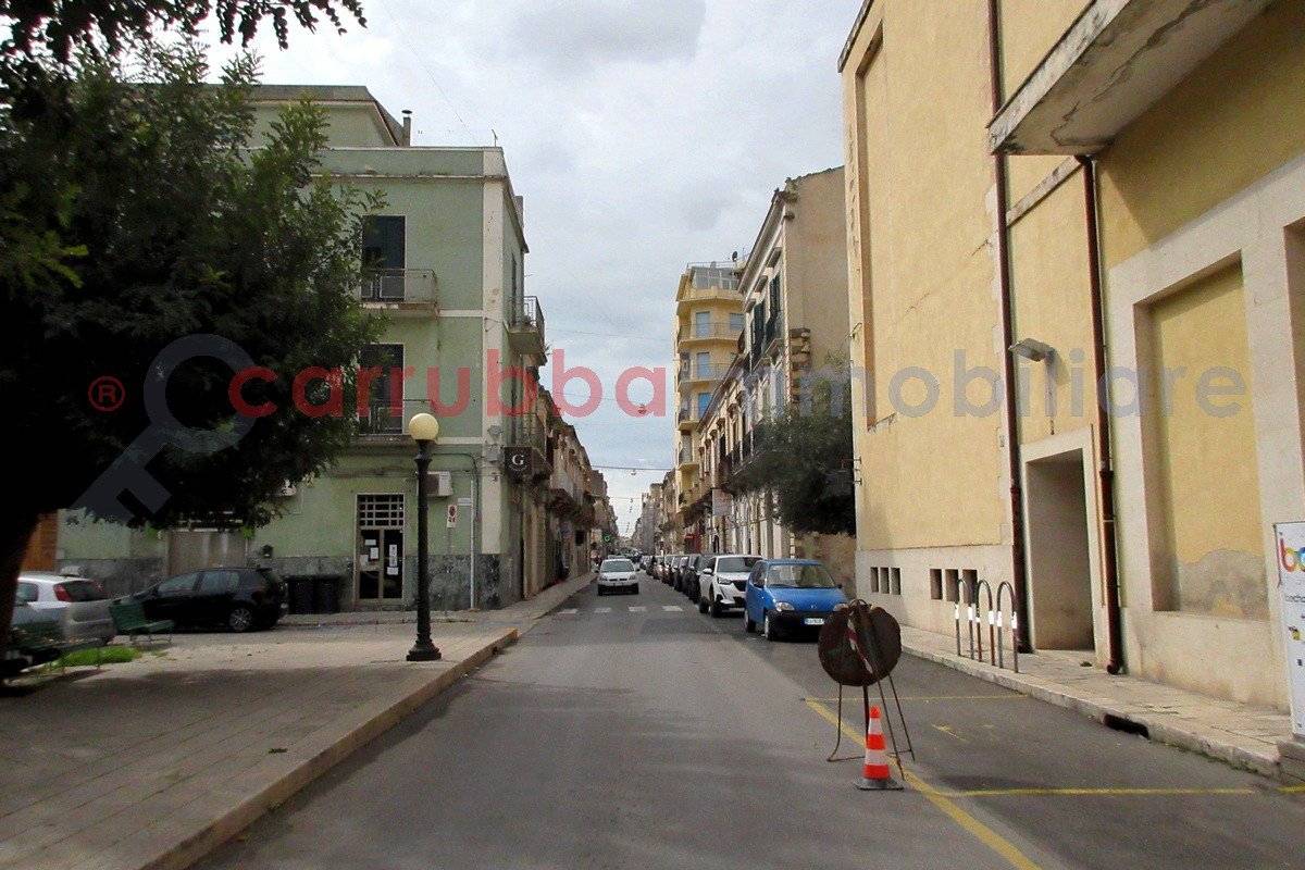 Locale commerciale in Vendita