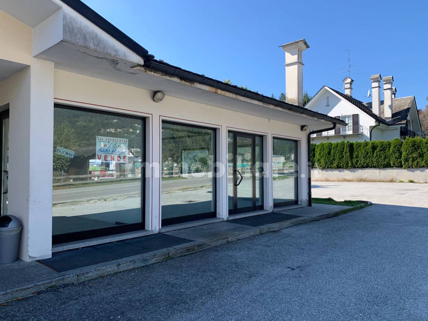 Attività commerciale con laboratorio in Vendita