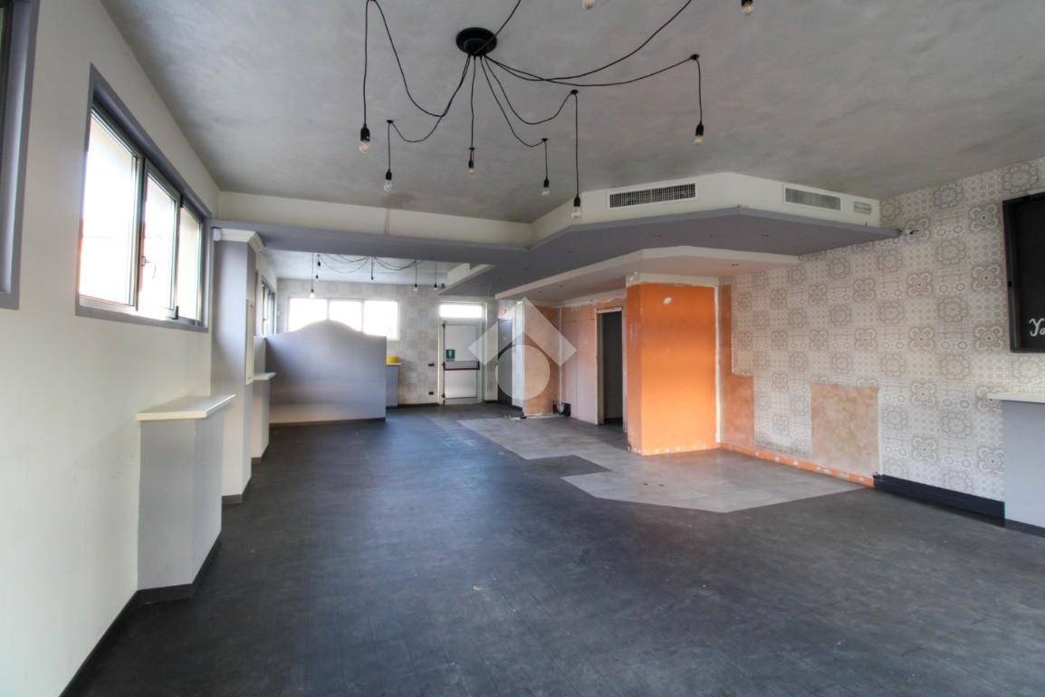 Locale commerciale in Vendita