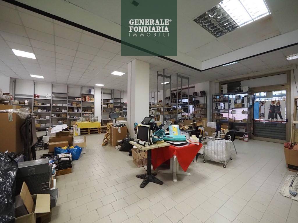 Locale commerciale in Vendita