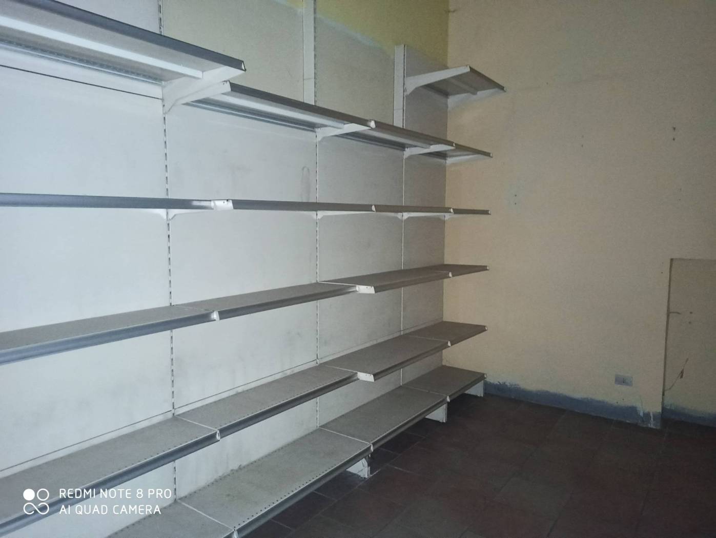 Locale commerciale in Vendita