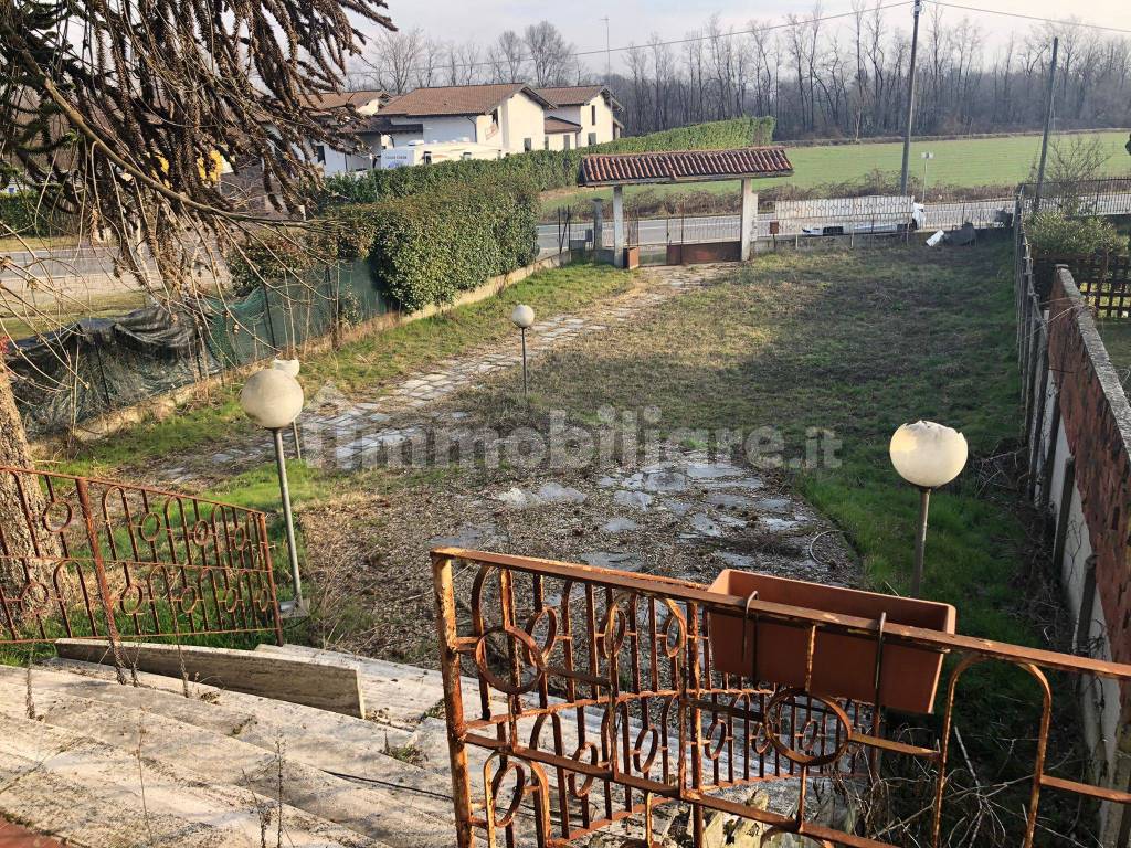 Vendita Villa unifamiliare Galliate. Da ristrutturare, posto auto, con ...