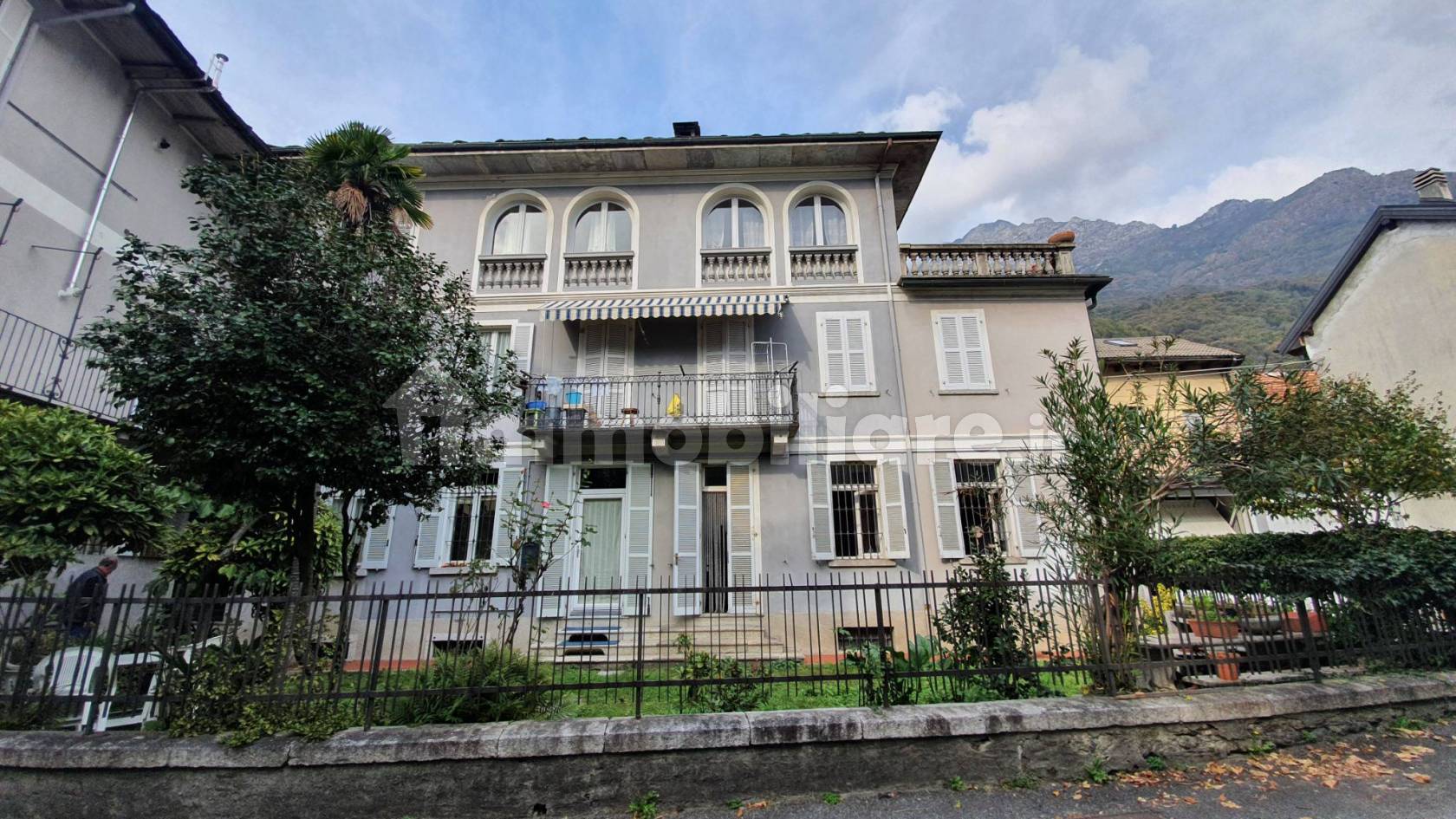 Locale commerciale in Vendita