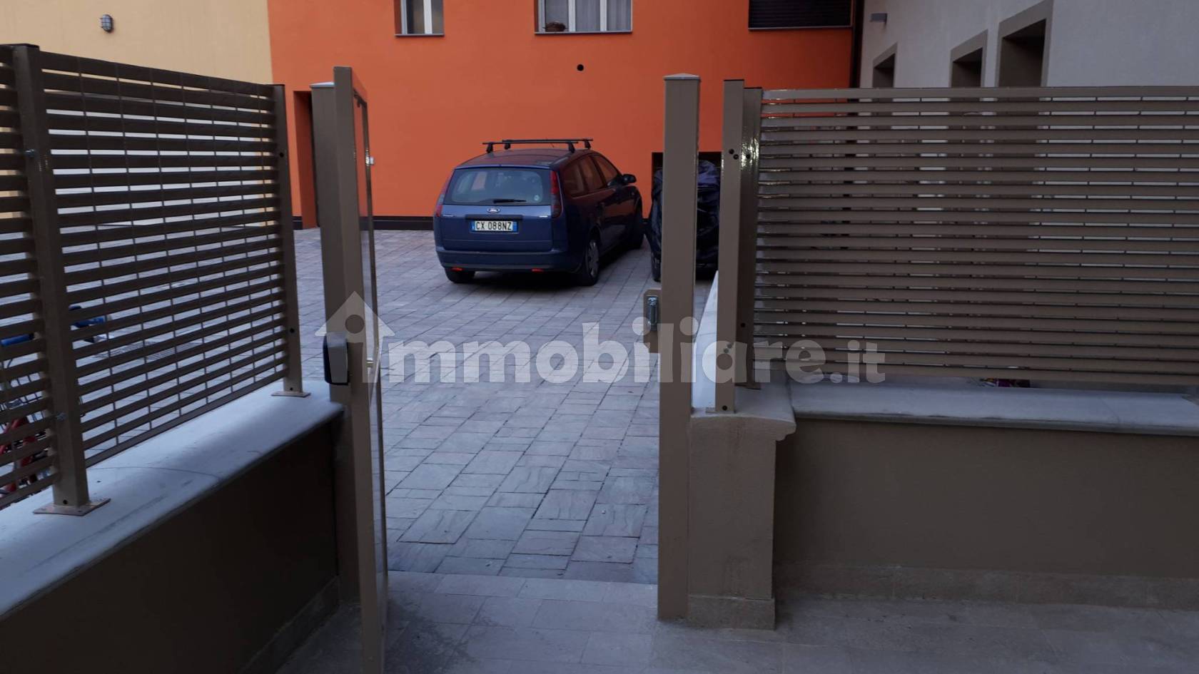 Trilocale via Montefiorino, Costa, Bologna