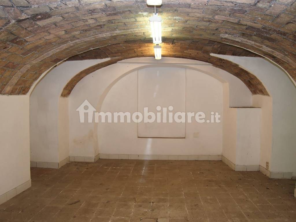 Locale commerciale via Cutilia, Roma, Rif. 94099948 - Immobiliare.it