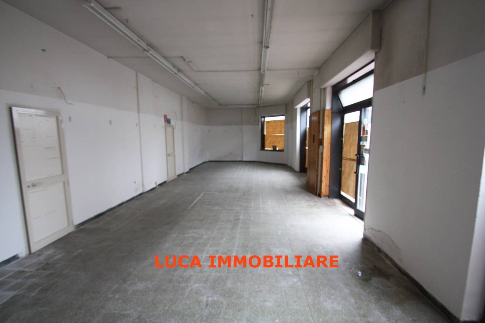 Locale commerciale in Vendita