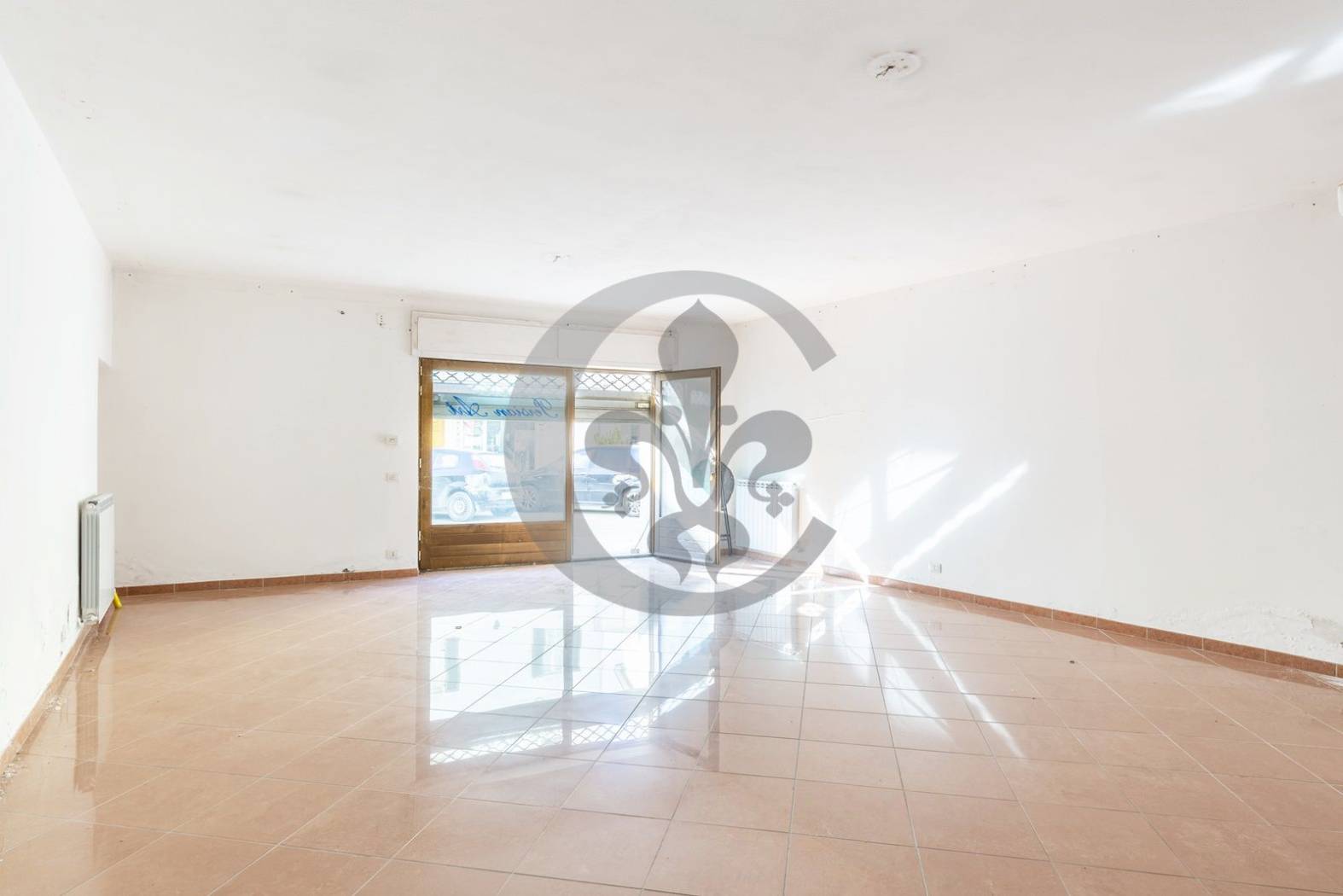 Locale commerciale in Vendita