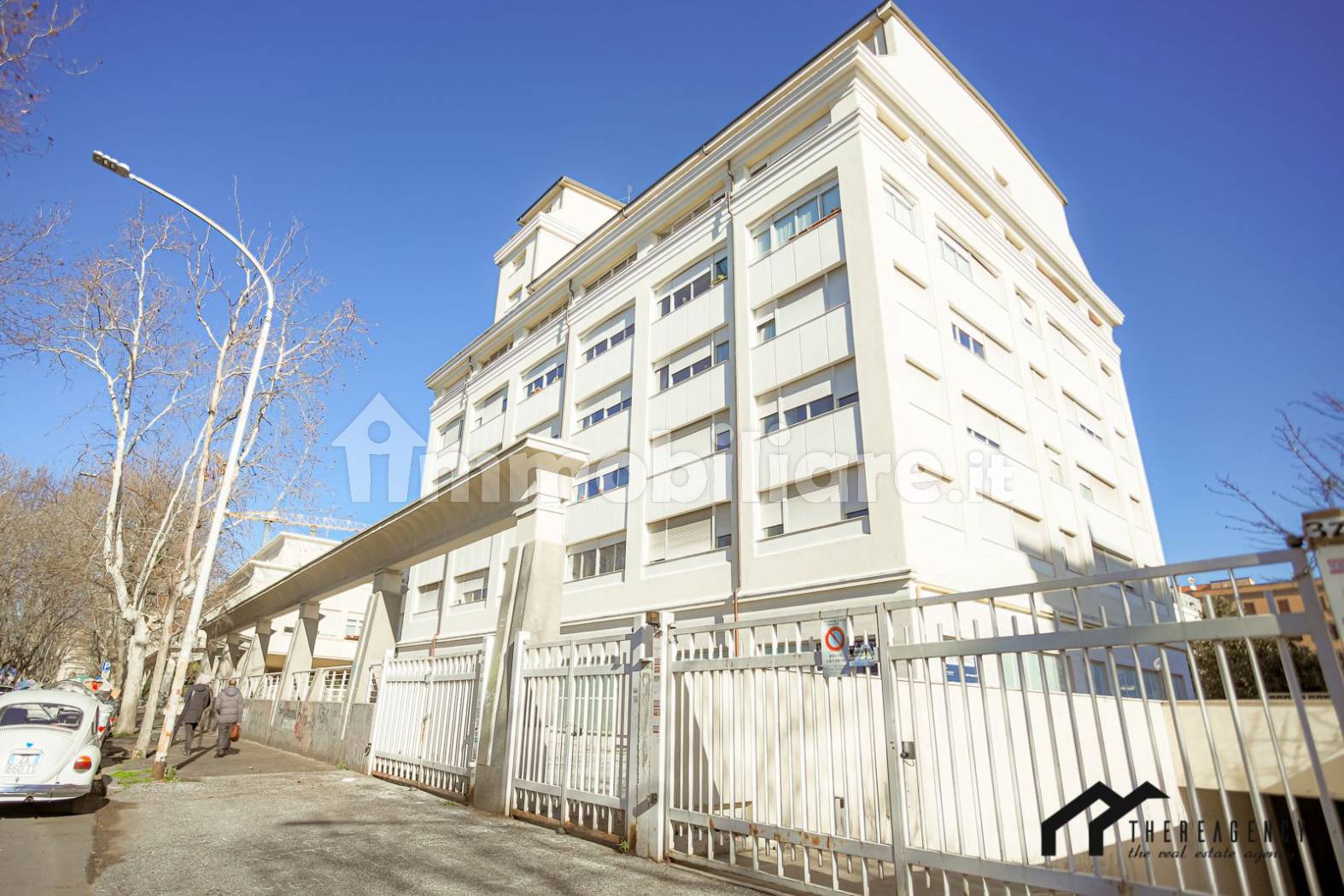 Locale commerciale in Vendita