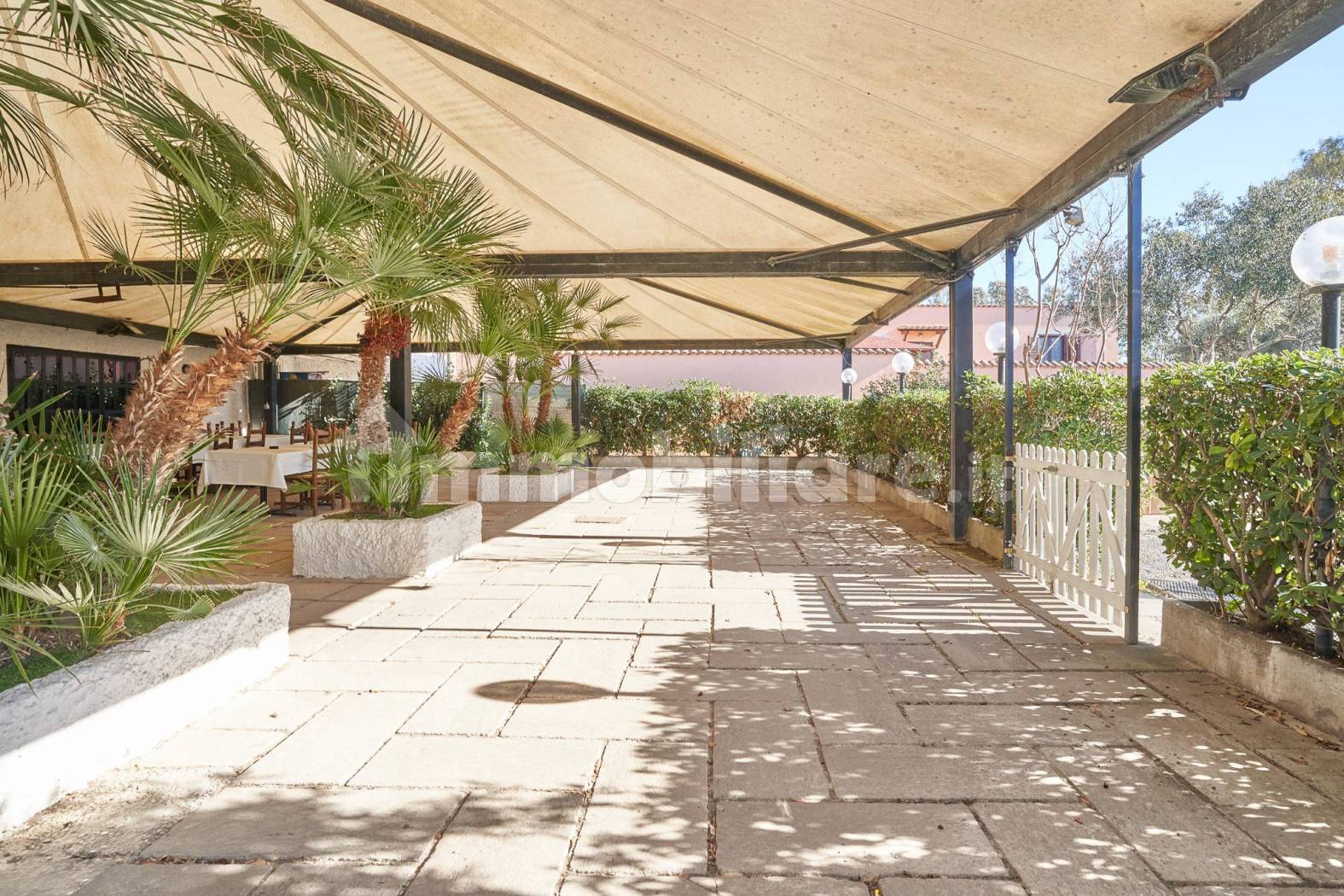 Locale commerciale in Vendita