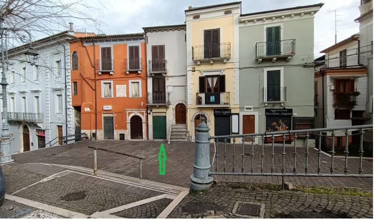 Locale commerciale in Vendita