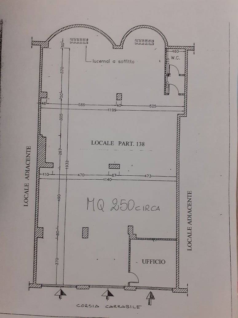 Locale commerciale in Vendita