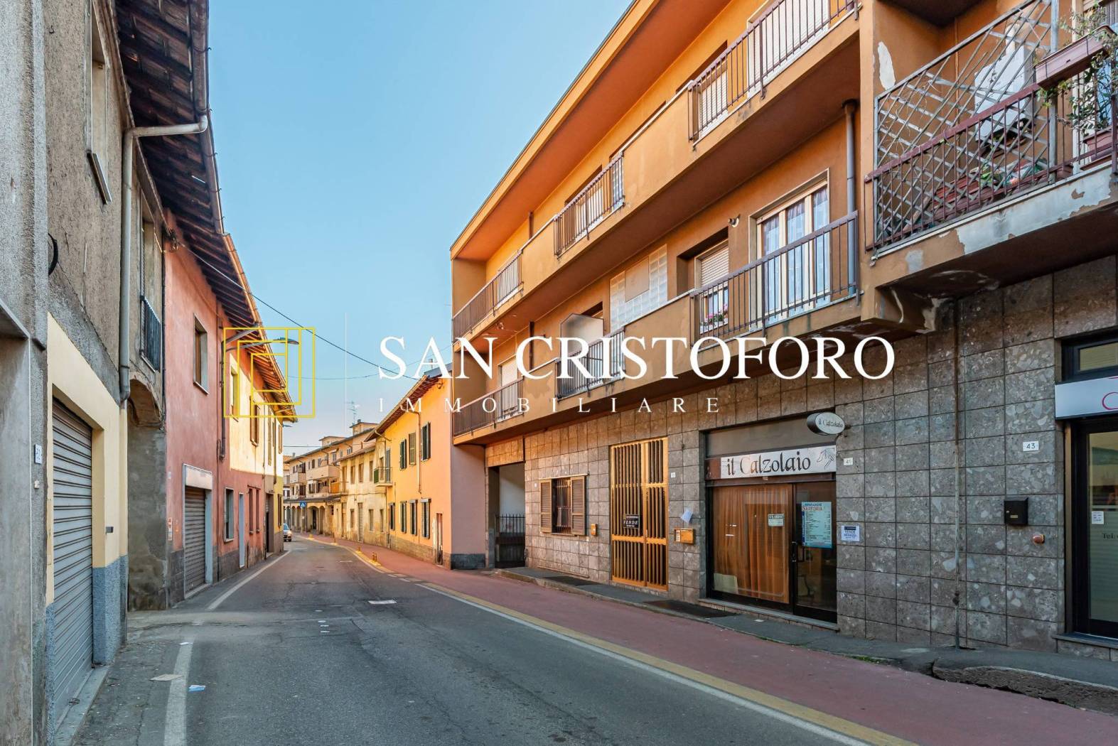 Locale commerciale in Vendita