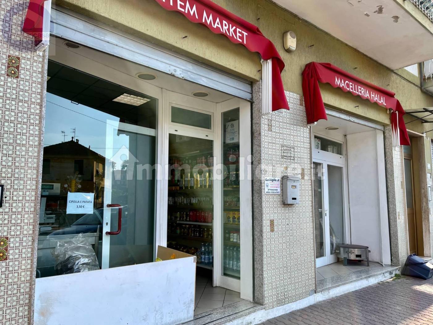 Locale commerciale in Vendita