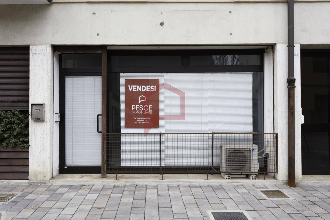 Locale commerciale in Vendita