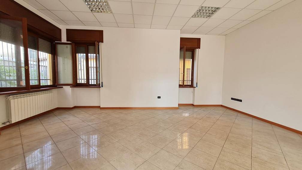 Locale commerciale in Vendita