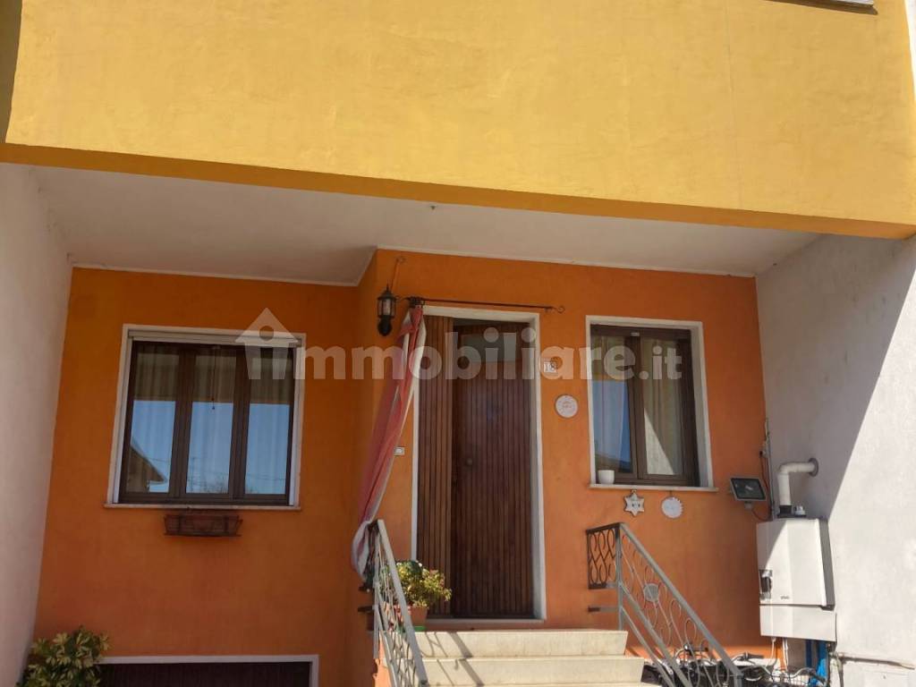 Vendita Villa a schiera in via della Resistenza 18 Quistello. Buono ...