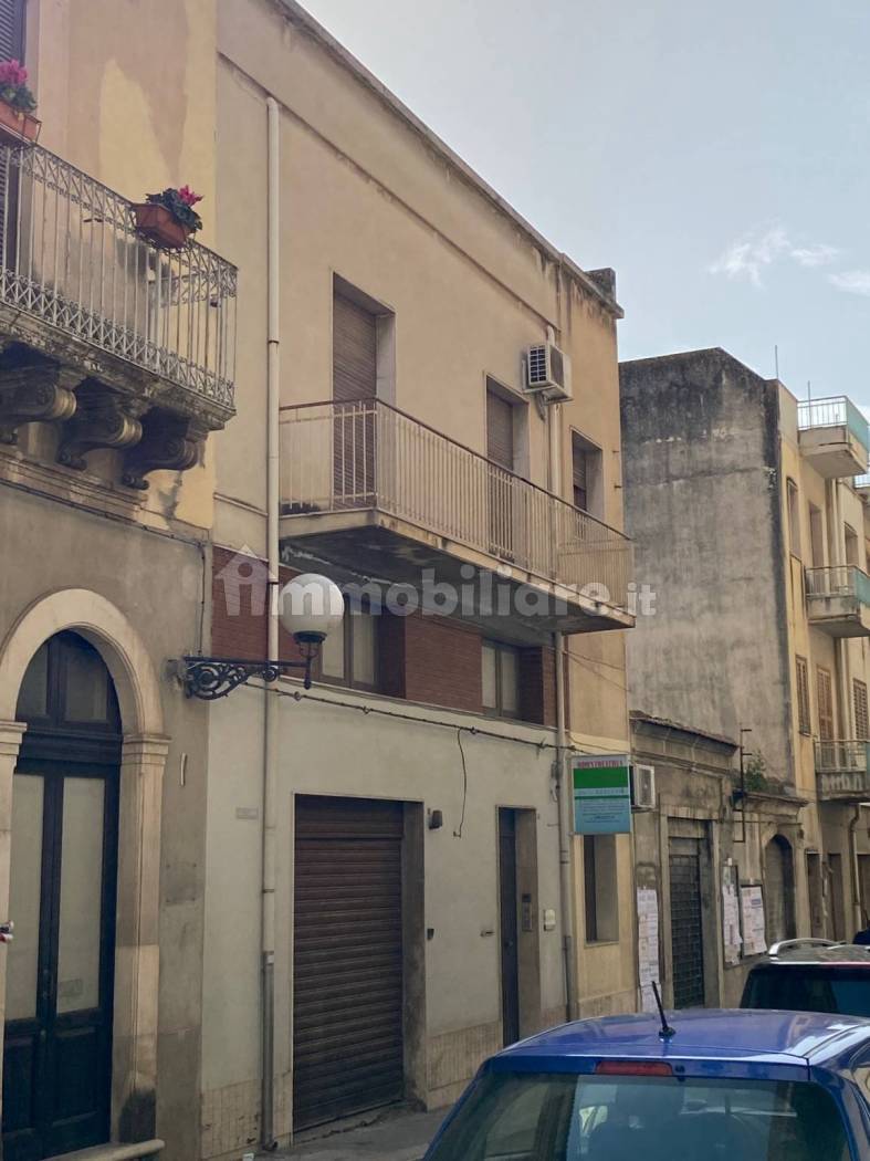 Appartamento via Ruggero Settimo 10, Centro, Vittoria