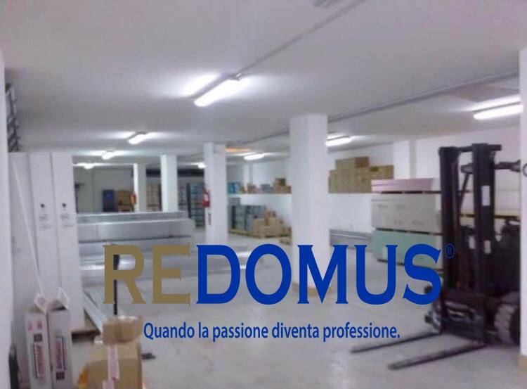 Locale commerciale in Vendita