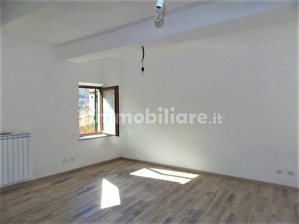 Bilocale via Giuseppe Mazzini, Centro, Caprarola