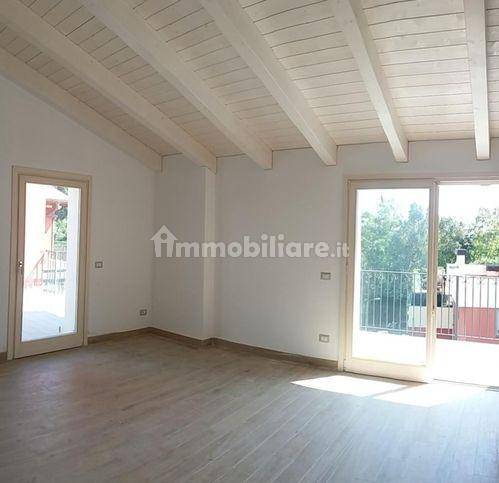 Appartamento nuovo, terzo piano, Sanpierdicanne, Chiavari