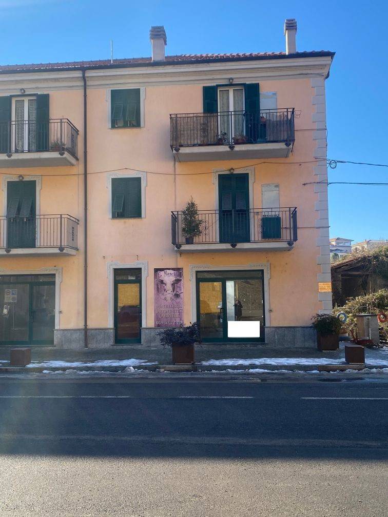 Locale commerciale in Vendita