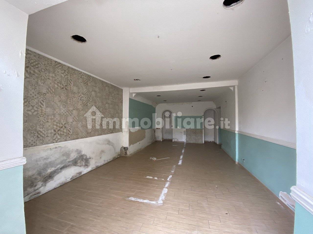 Locale commerciale in Vendita