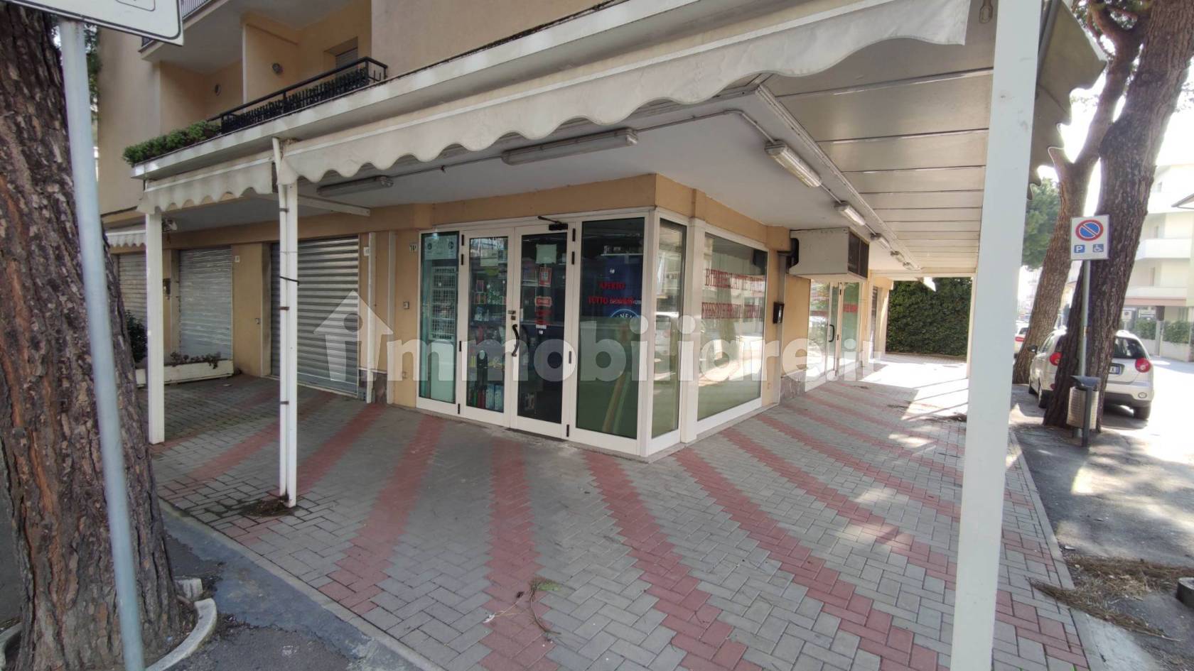 Locale commerciale in Vendita