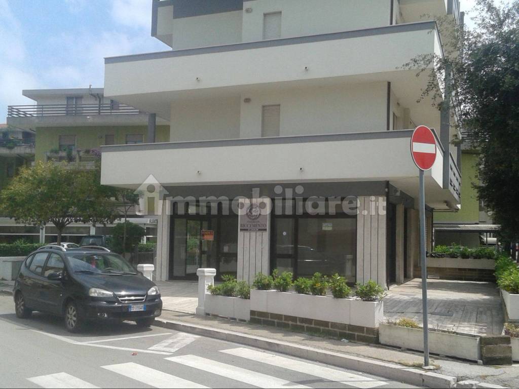 Locale commerciale via Primo Vere, Francavilla al Mare, rif. 94264450 ...