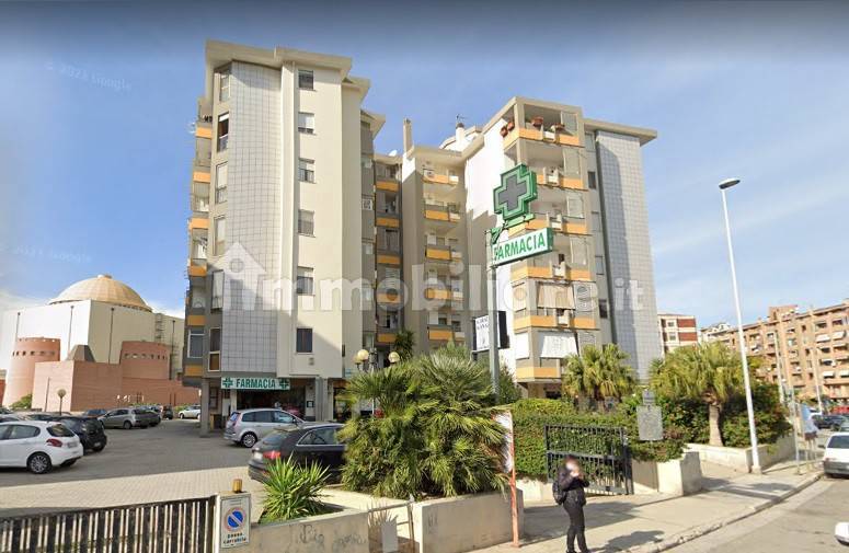 Locale commerciale in Vendita