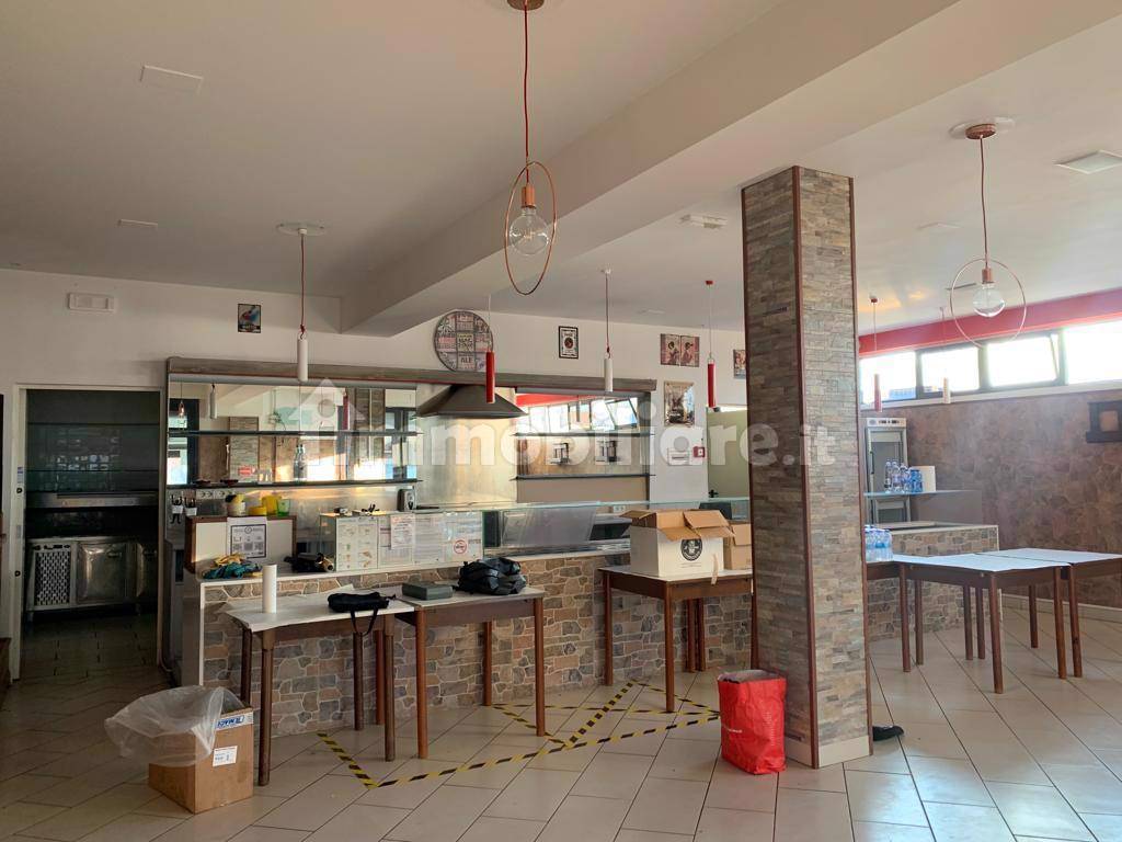 Locale commerciale in Vendita