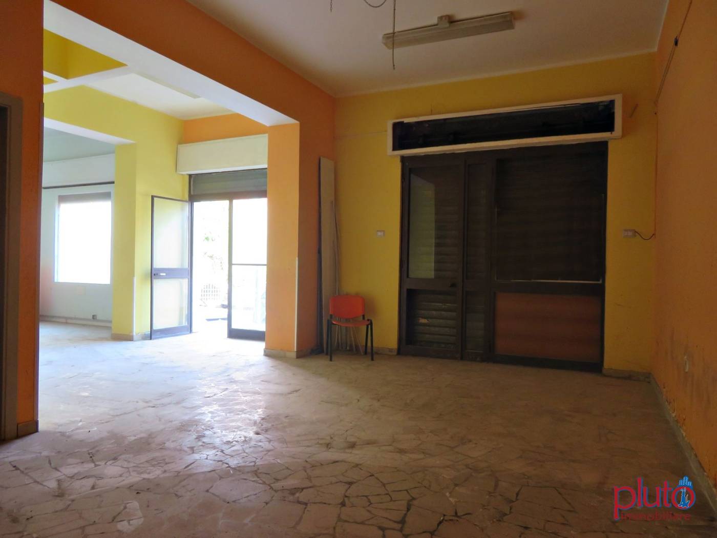 Locale commerciale in Vendita