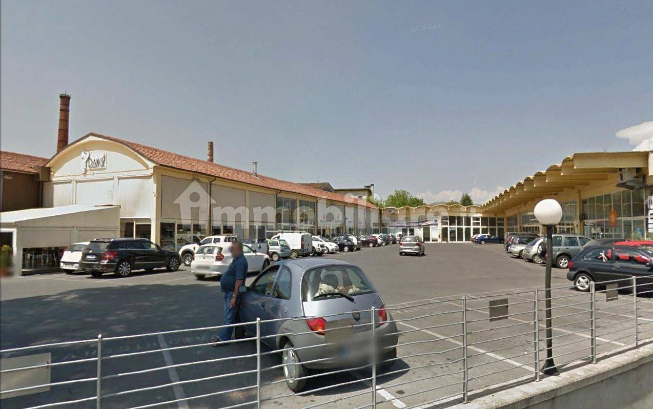 Locale commerciale in Vendita
