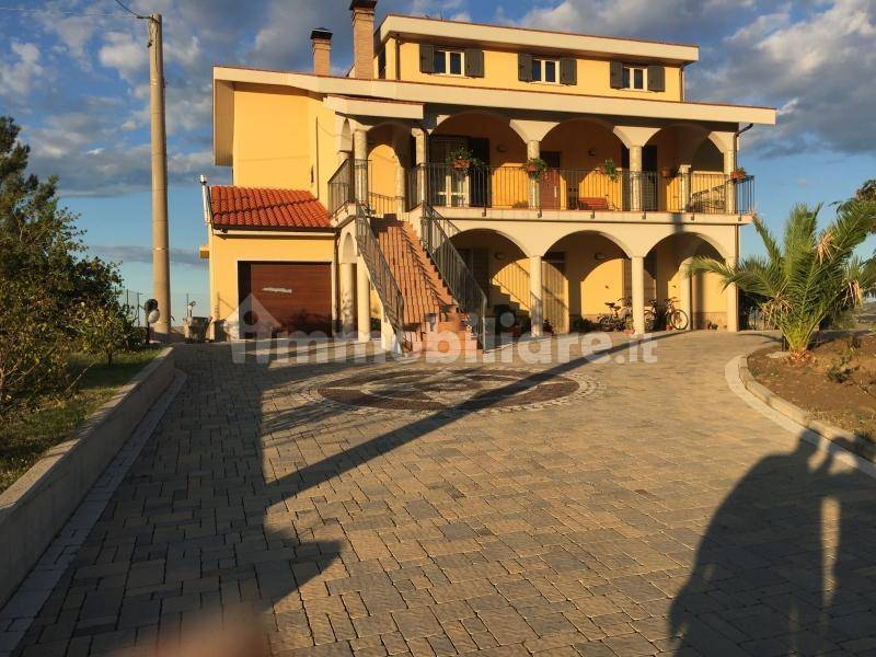 Terratetto unifamiliare 400 m², nuova, Centro, Gissi