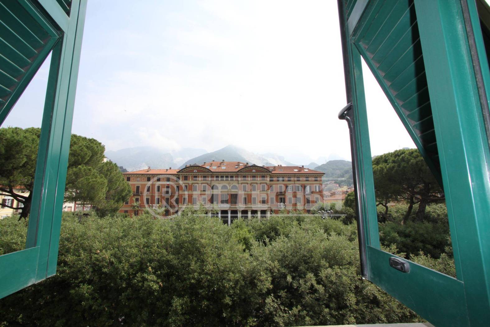 Quadrilocale piazza Giacomo Matteotti 7, Centro, Carrara