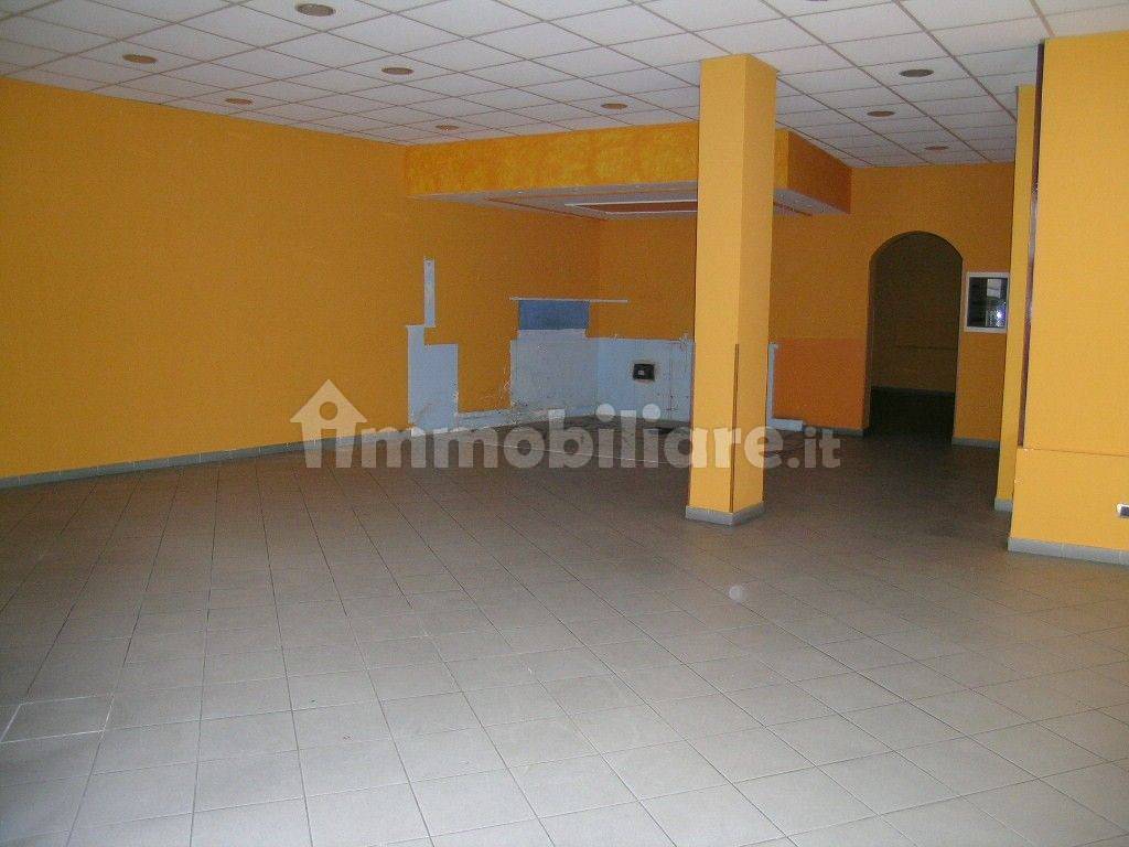 Locale commerciale in Vendita