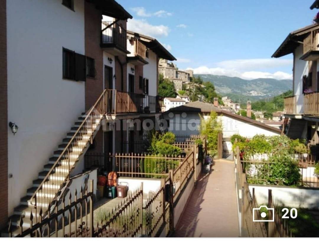 Trilocale via degli Alpini, Centro, Carsoli