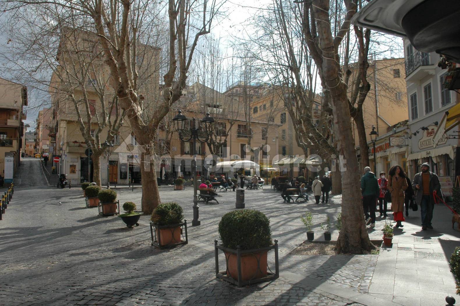 Locale commerciale in Vendita