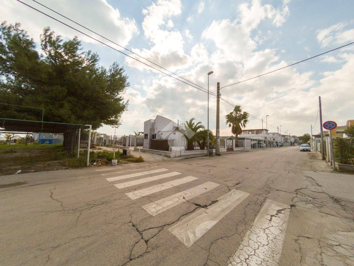 Locale commerciale in Vendita