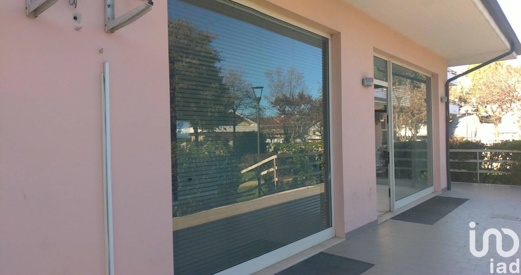 Locale commerciale in Vendita