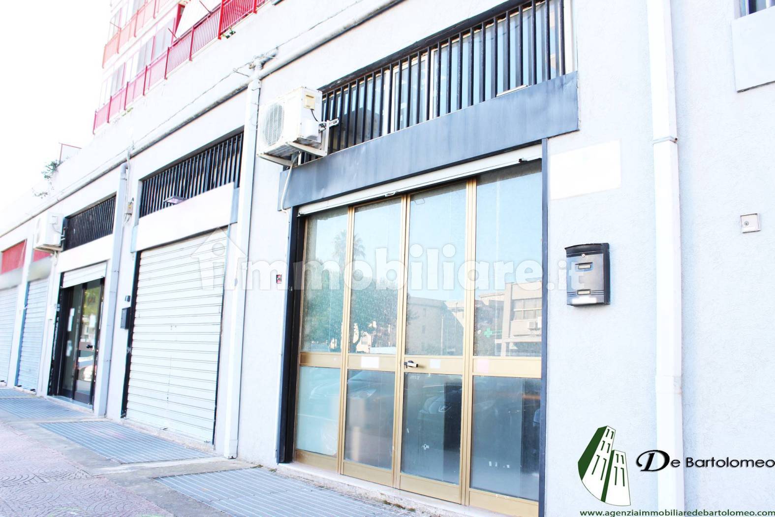 Locale commerciale in Vendita