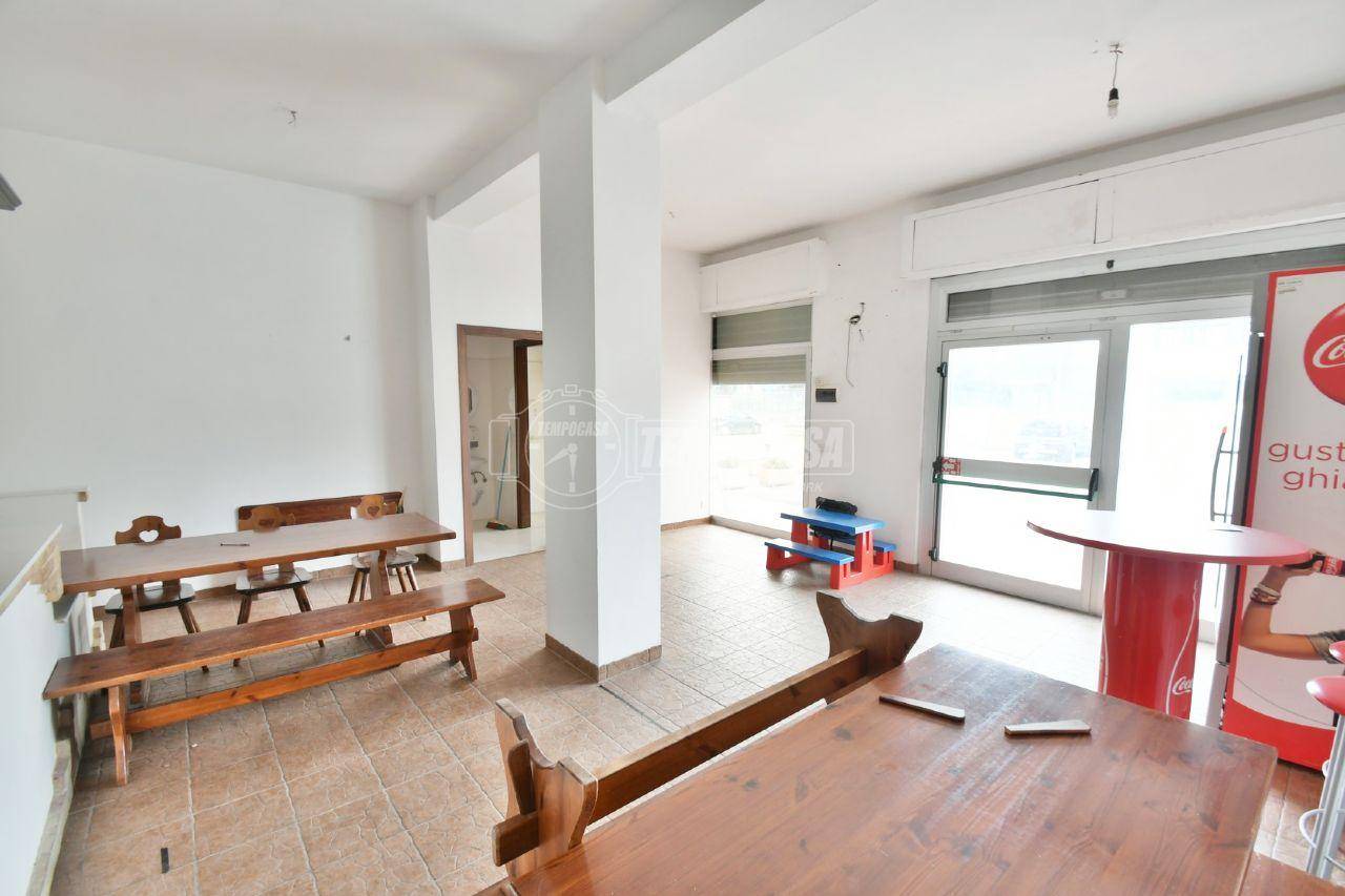 Locale commerciale in Vendita