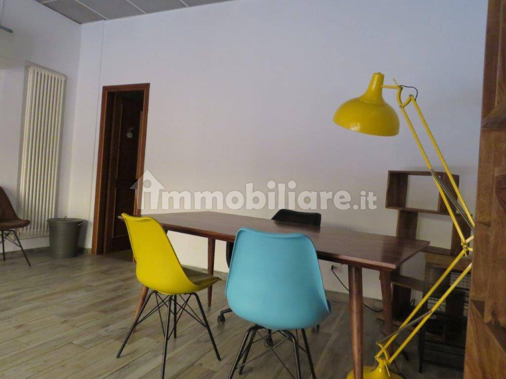 Locale commerciale in Vendita