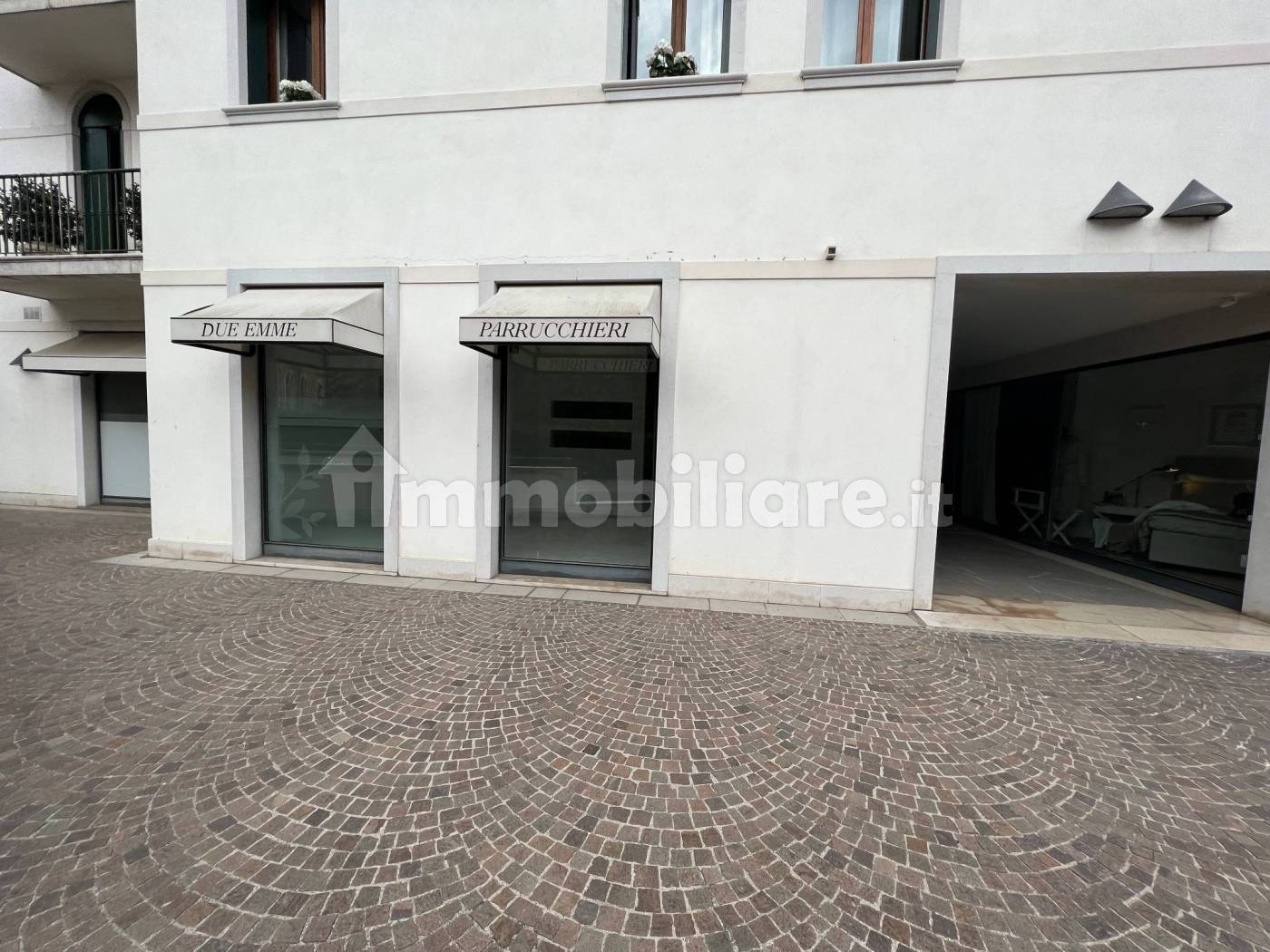 Locale commerciale in Vendita