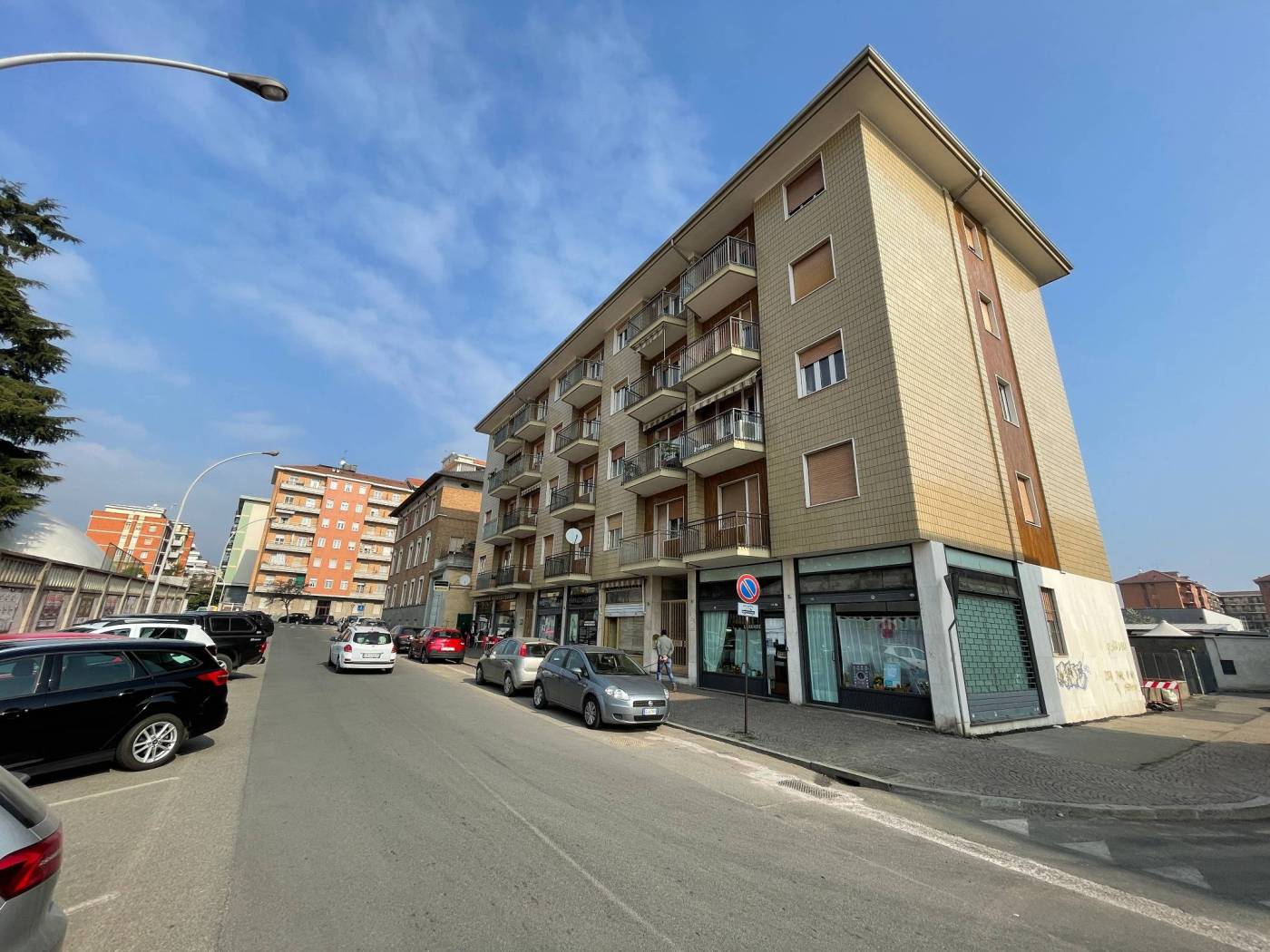 Locale commerciale in Vendita