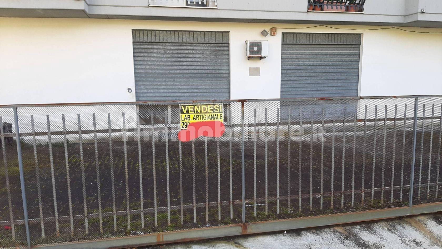 Locale commerciale in Vendita