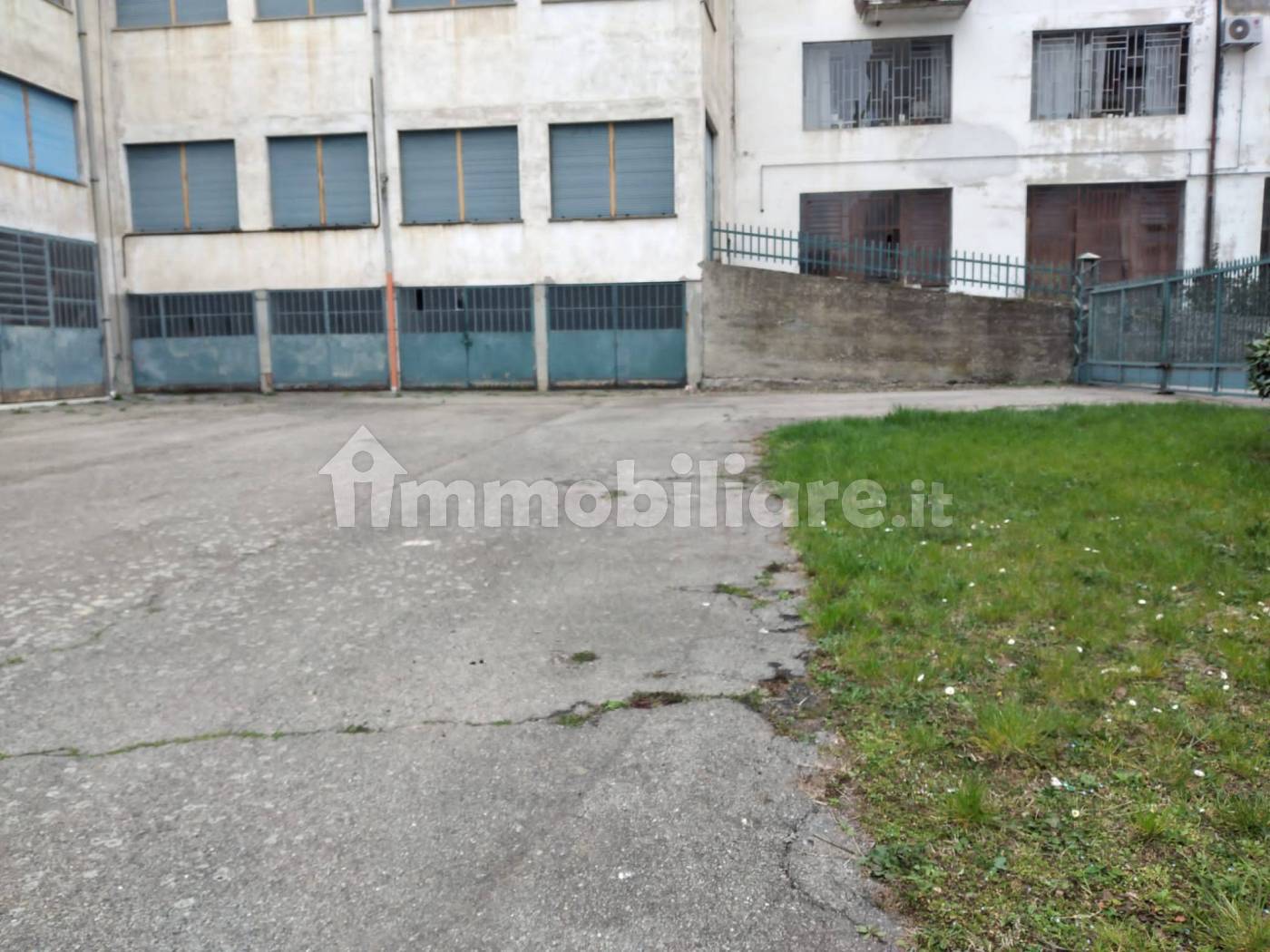 Locale commerciale in Vendita