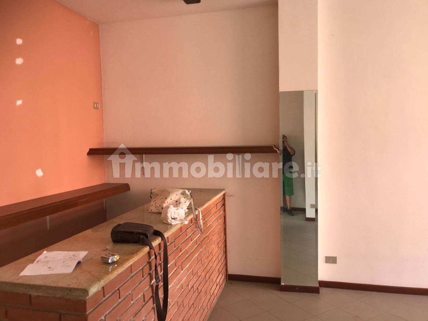 Locale commerciale in Vendita