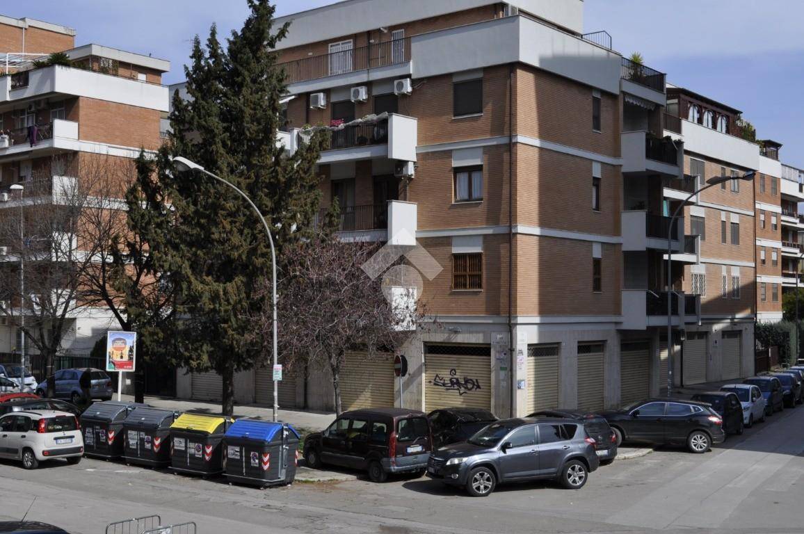 Locale commerciale in Vendita